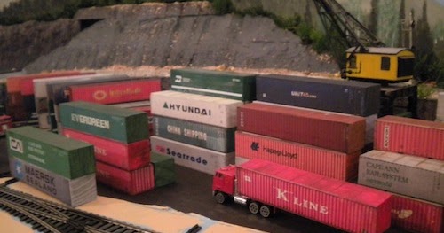 The Model Railroad Luddite: Scratchbuild shipping containers