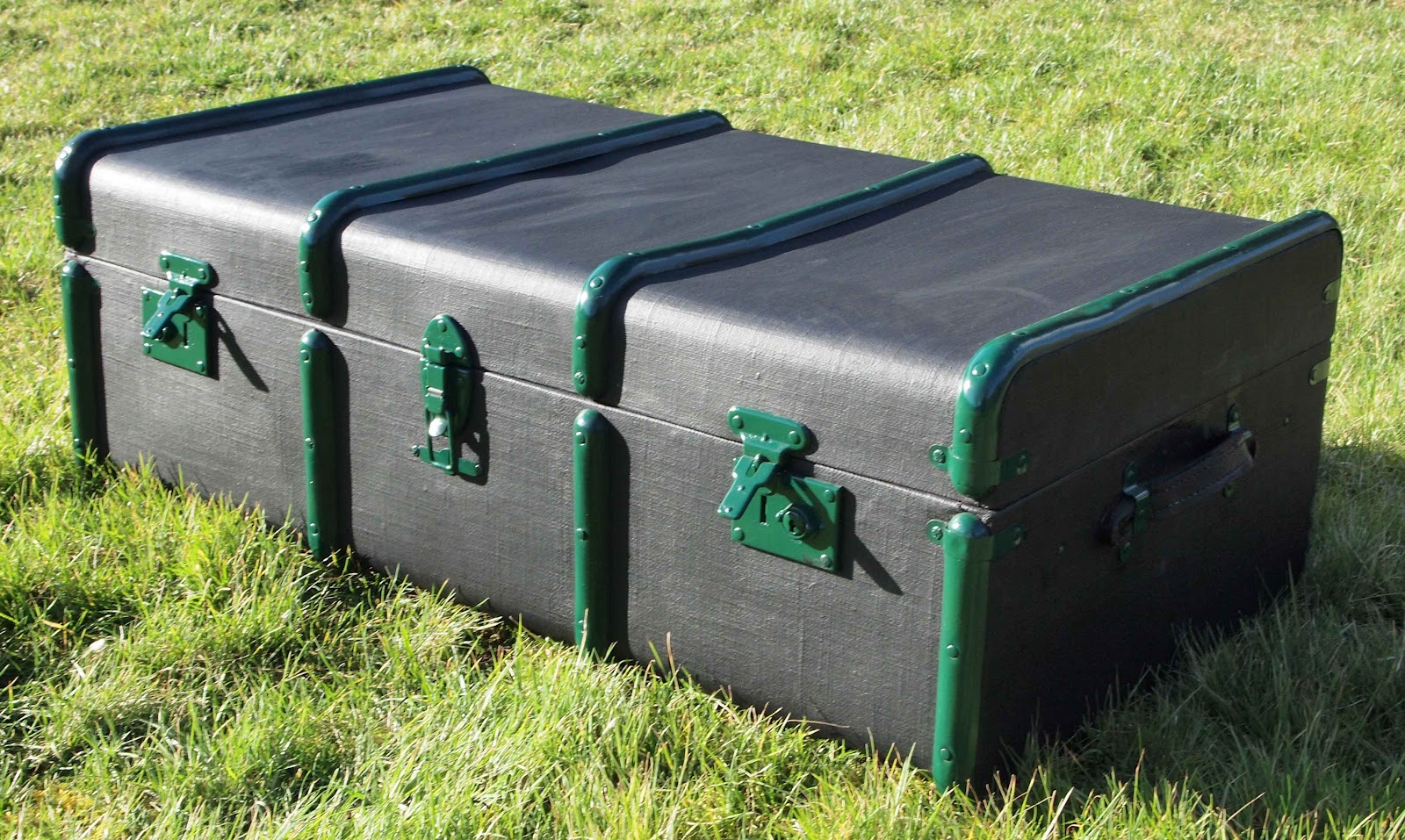 Springy Beard: Tutorial: Renovating an Old Trunk