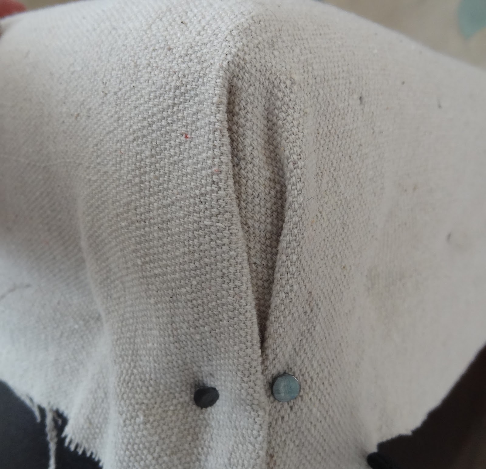 LittleMissMaggie: No Sew Ottoman Makeover