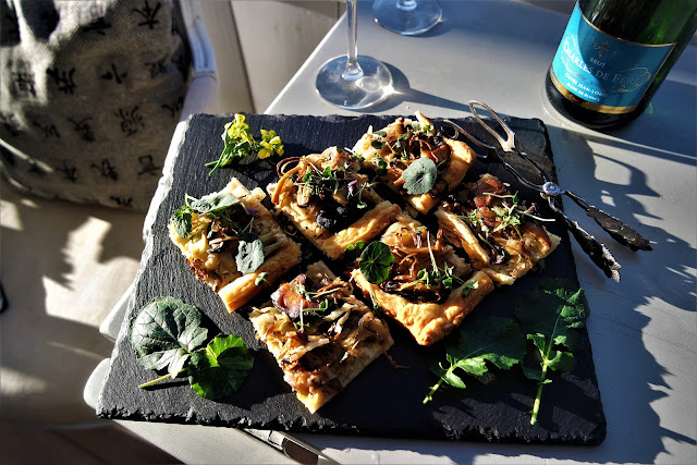 Landebistro: Flarn med 3 sorters lök, fänkål och svamp