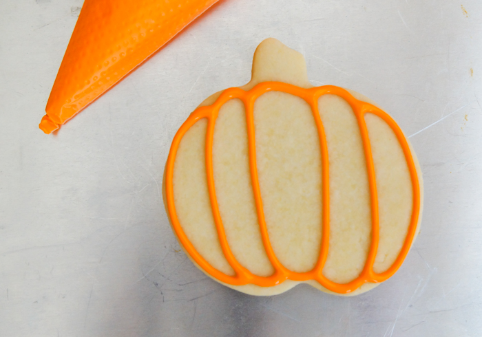 How to Decorate Simple Pumpkin Cookies | Bake at 350°