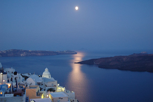 The passion of colors: full moon in Greece!