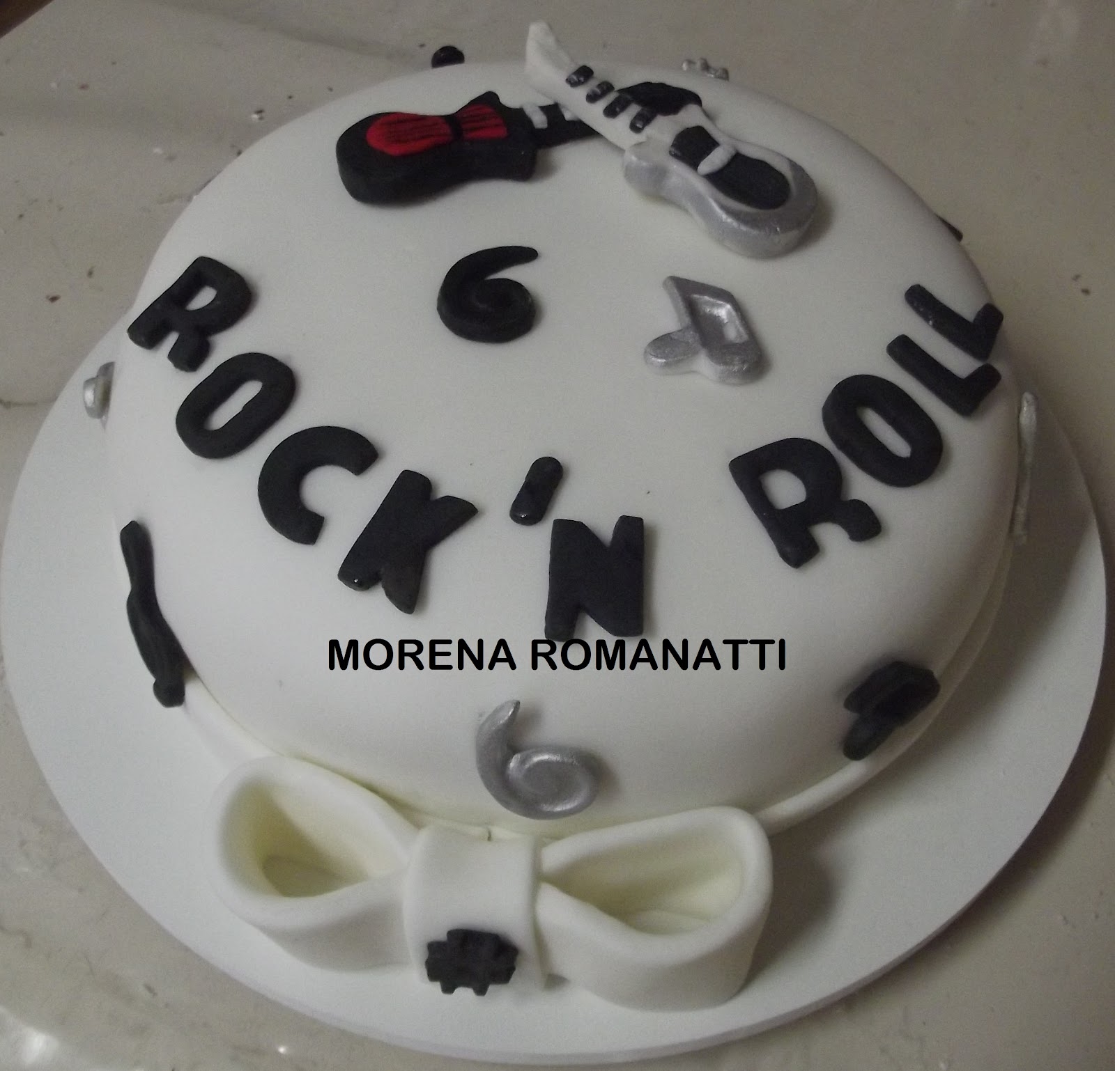 Morena Romanatti Cake Designer: BOLO E PÃES DE MEL DO ROCK'N ROLL