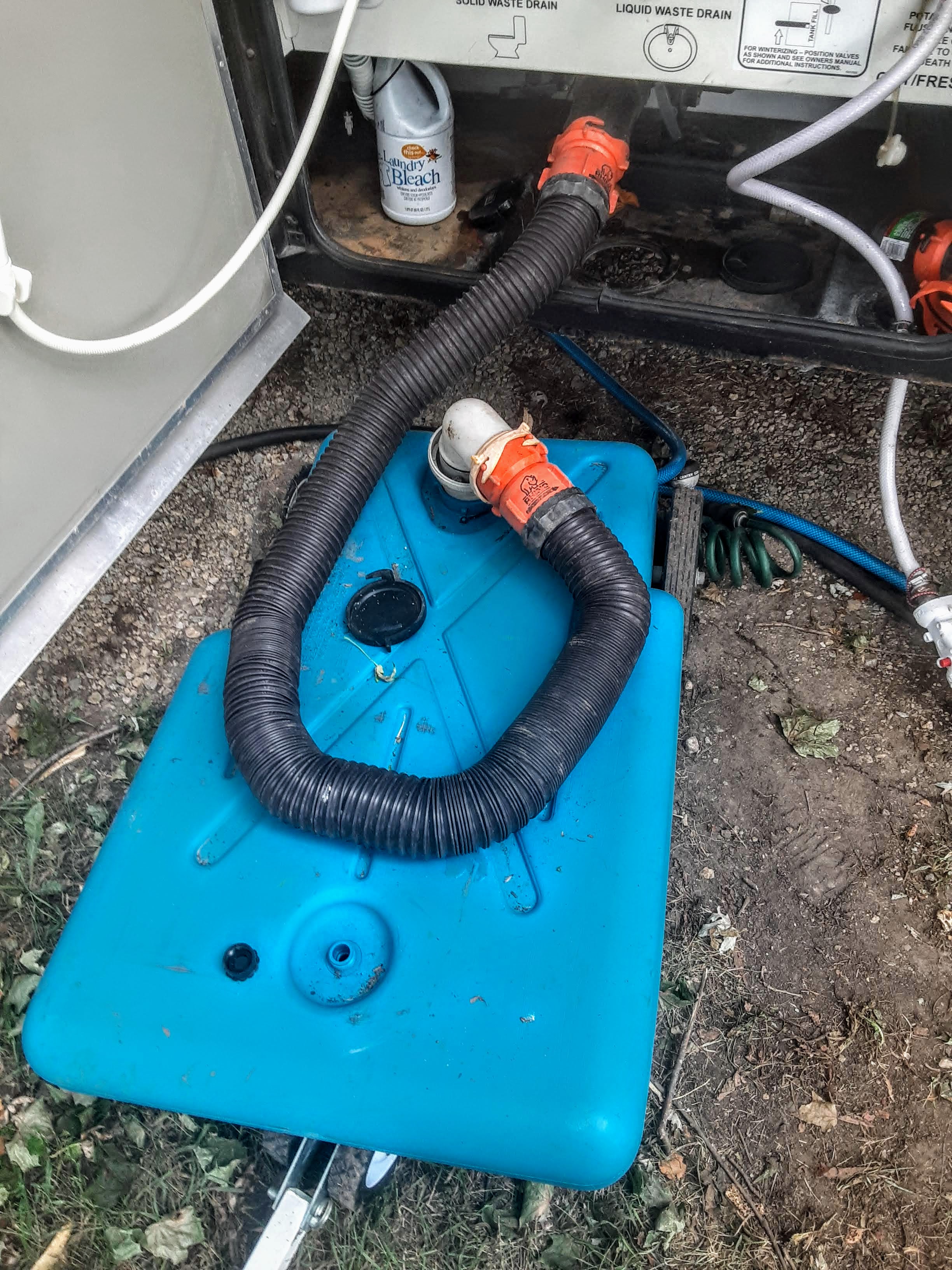 Brian and Barbara RV'ing: How to use a portable waste water "Tote" tank