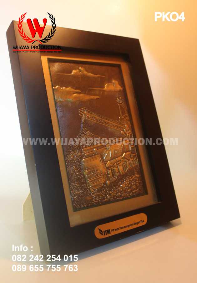 Plakat Kayu Kuningan | Bikin Plakat Kayu Kuningan | Pesan Plakat Kayu ...