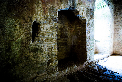 The Official Blog of P J Cadavori: Berry Pomeroy Castle: Ghosts Among ...