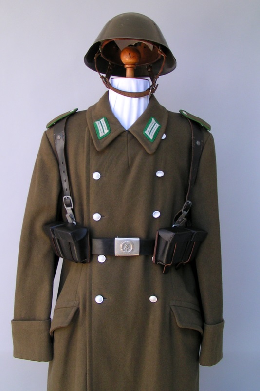 DDR Uniformen, Ausrüstung und Abzeichen: Uniformen aus dem Buch ...