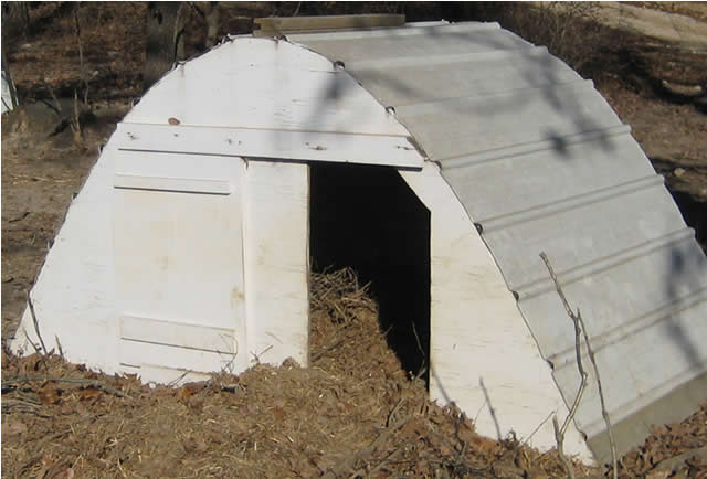 GOTHIC ROOF INSULATED FARROWING HUT