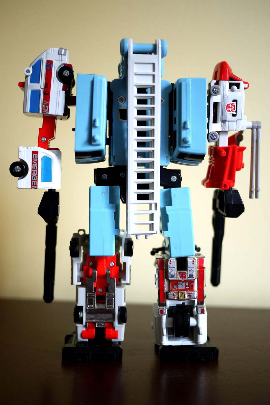 Vault 1541: [YouTube] Transformers G1 Combiners