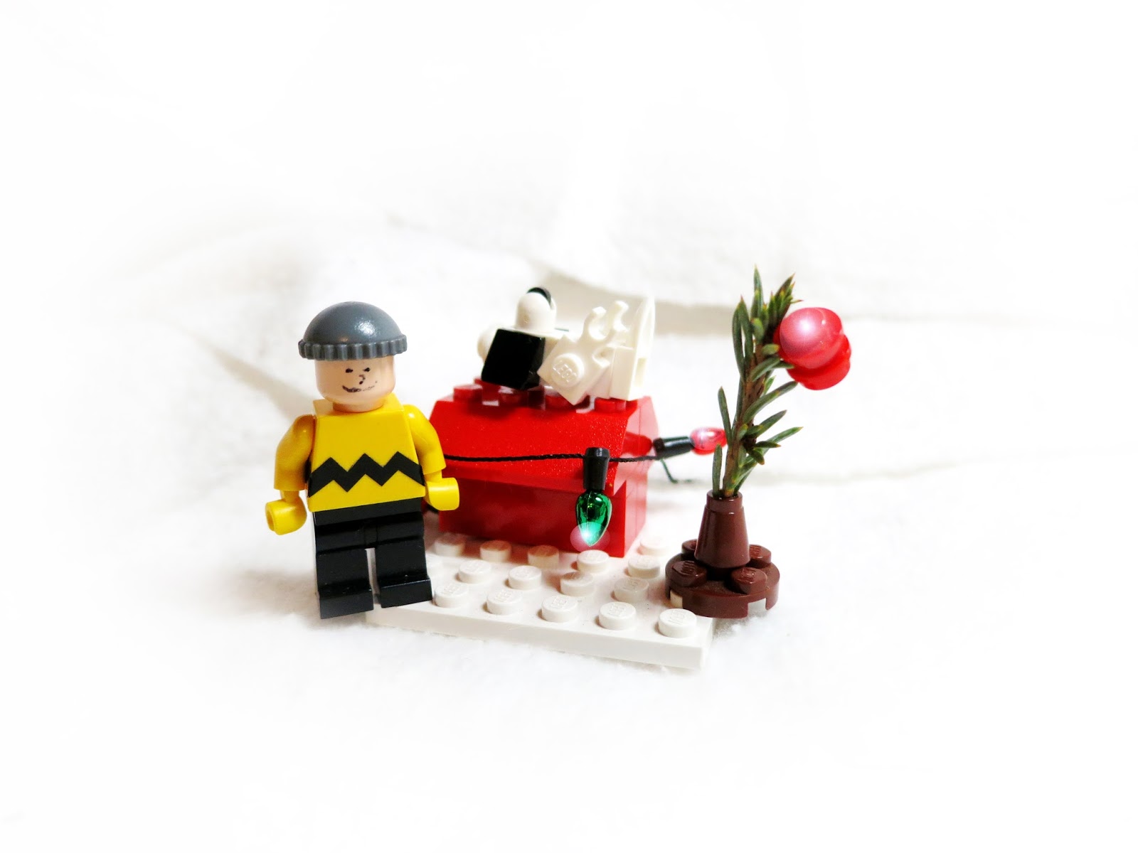 Wood doesn't grow on trees: Happy Holidays! - Lego Charlie Brown ...