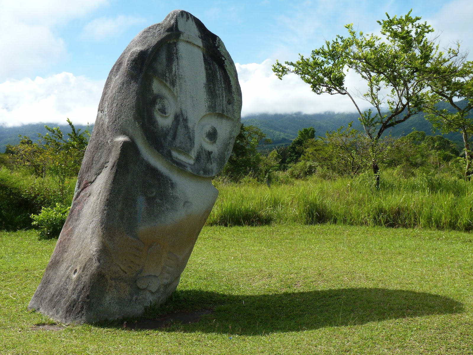 Mégalithes en Indonésie: Sulawesi : Vallée Bada (Palindo, Suso, Balao)