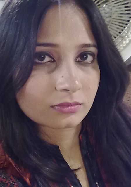 Paki Pics: Pakistani Singer And Model Sundas Khan Photos and Wallpapers