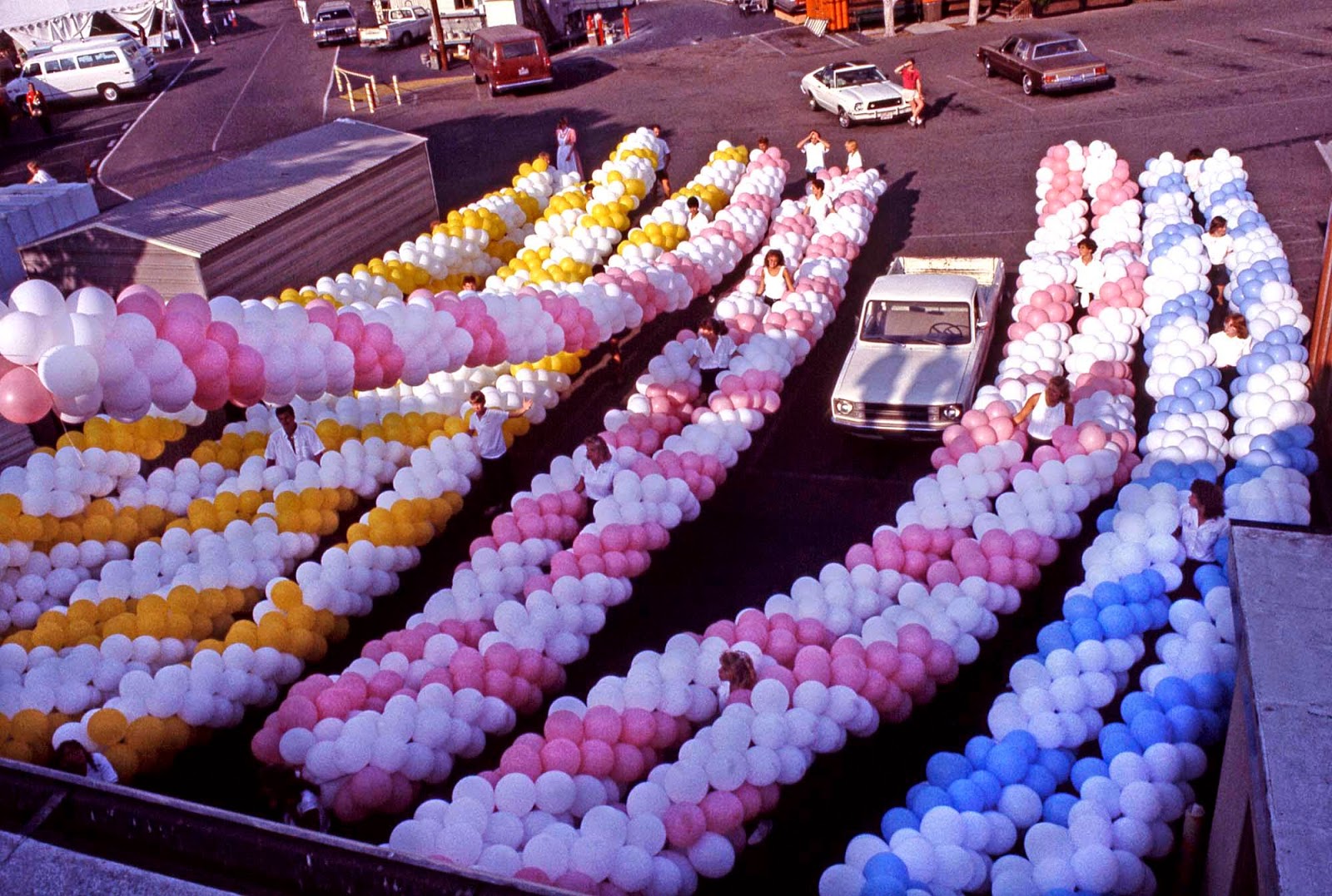 The Very Best Balloon Blog: 5 Day Facebook Challenge - a little bit of ...