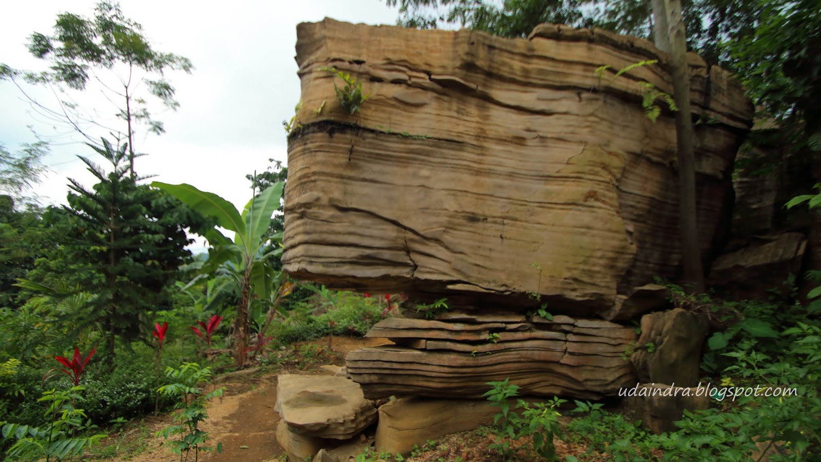 Hiking ceria ke Goa Agung Garunggang Geopark-Sentul, Bogor