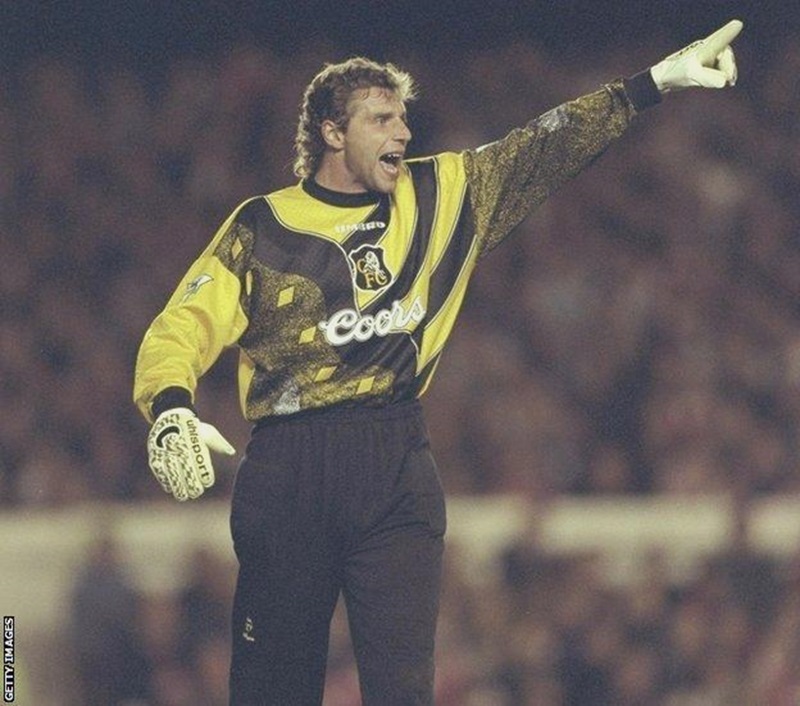 Comparing 1990s Goalkeeper Kits With Birds - Footy Headlines