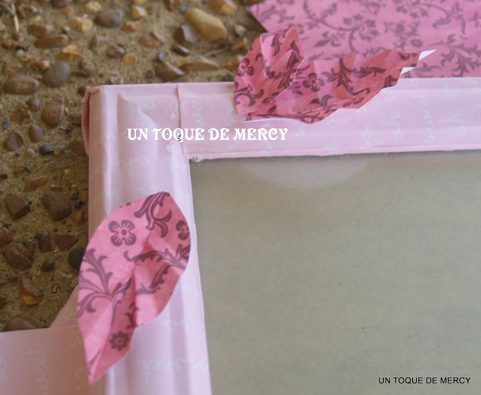 UN TOQUE DE MERCY: PORTA RETRATO........./RETRATERA ....RECICLADO