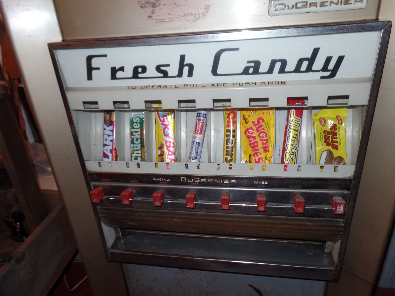 Log Cabin Antiques & Gifts: Working vintage candy vending machine!