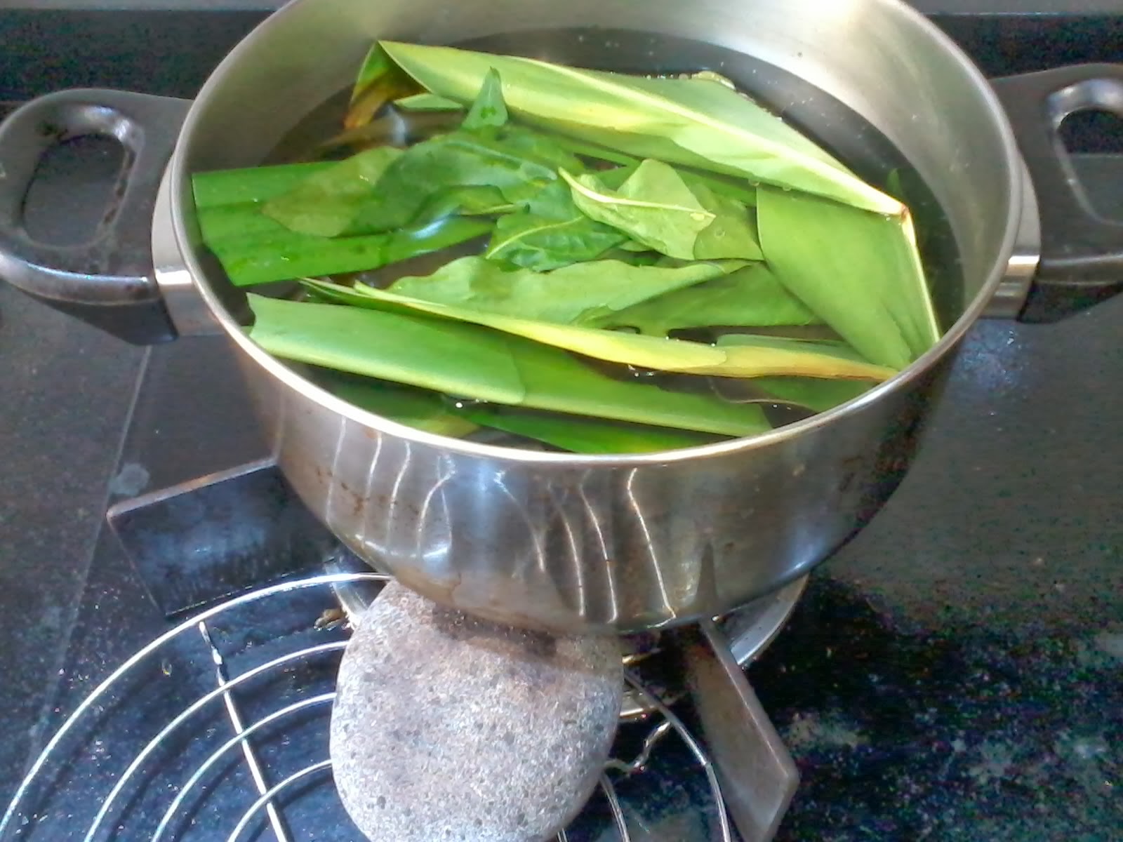 Seri Saadiah: berpantang selepas D&C : bertungku & mandi herba