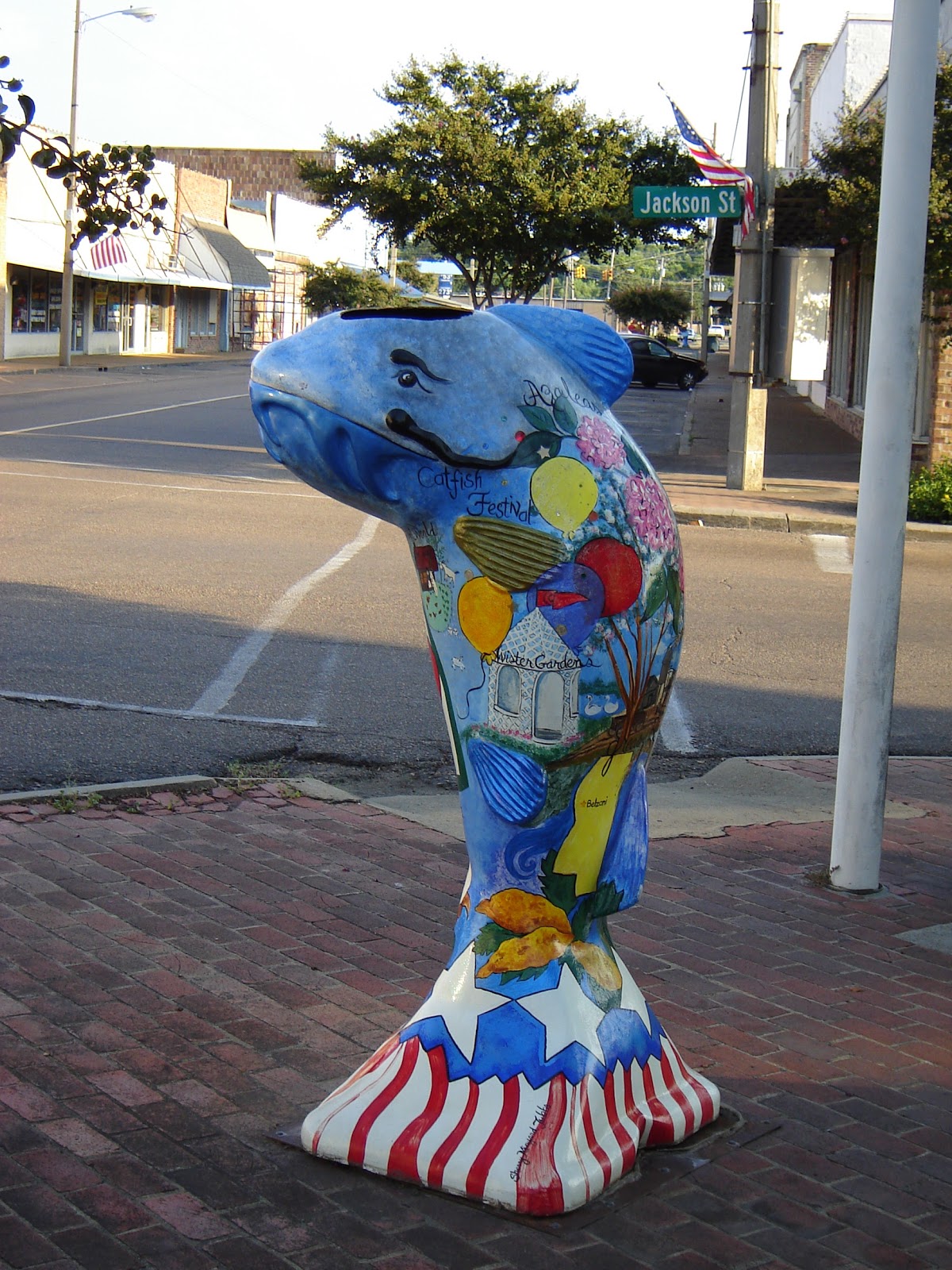 A Catholic Priest in Mississippi : Photos - catfish statues - Belzoni