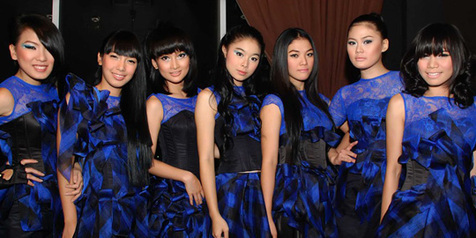 All Abouts 7ICONS: 7 Icons Bangga Nyanyi Lagu Bebi Romeo