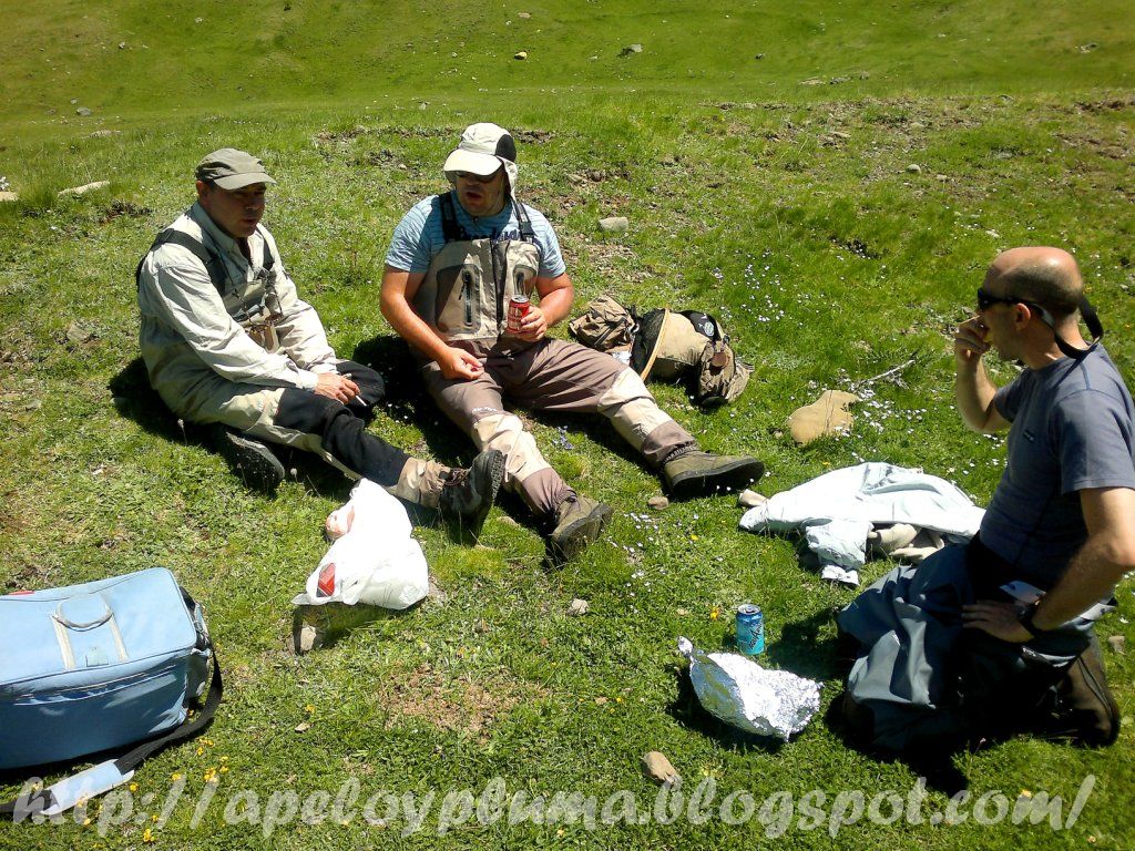 A pelo y pluma-- Flyfishing blog: Entre amigos de AEMS y ANAPAM