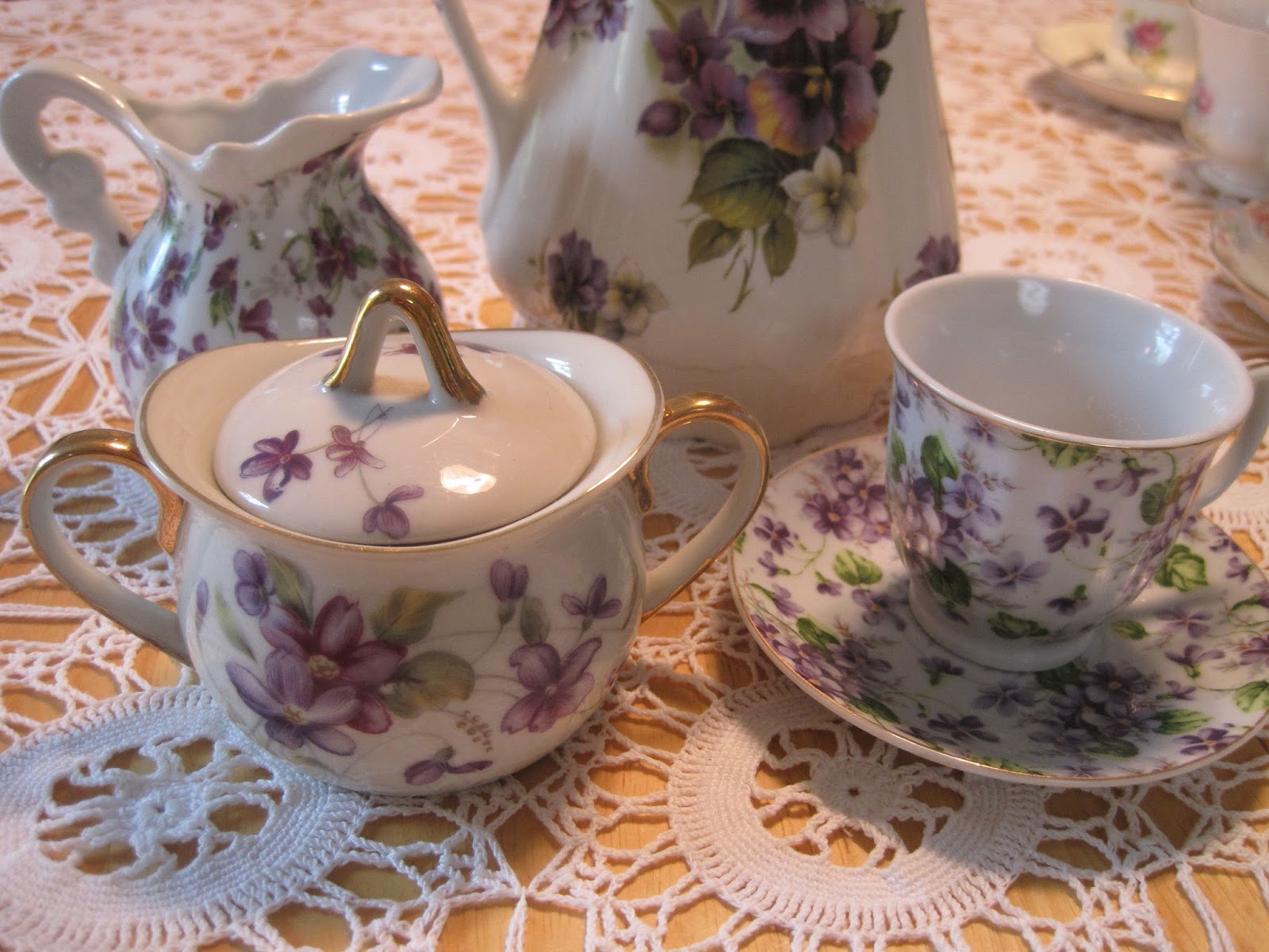 Scene Through My Eyes: Pansy and Violet Tea