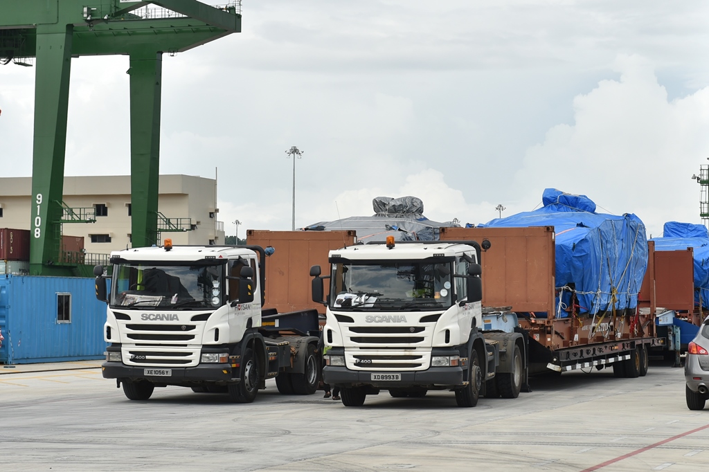 DEFENSE STUDIES: Arrival of SAF Terrex ICVs in Singapore