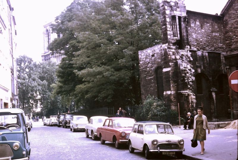 Fascinating Color Photos Capture Street Scenes of Paris in the Mid ...