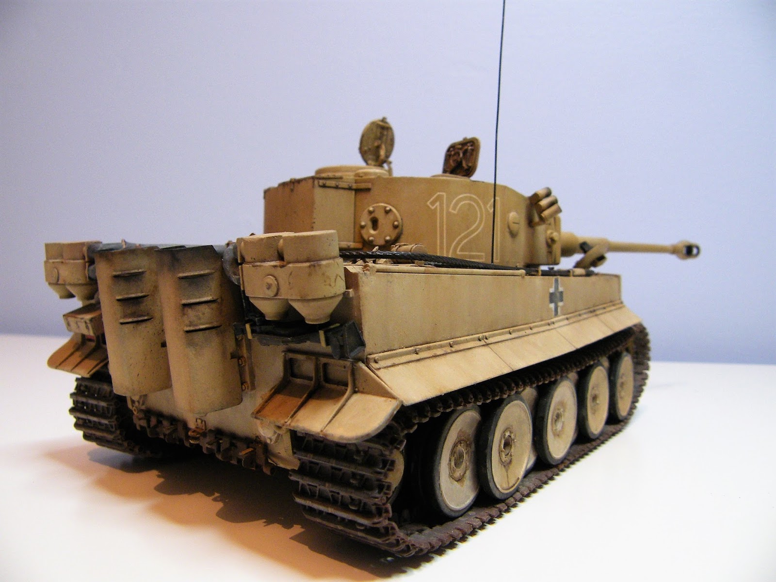 Blue Bear's Scale Models: Tamiya 1/35 Tiger I - Afrika Korps