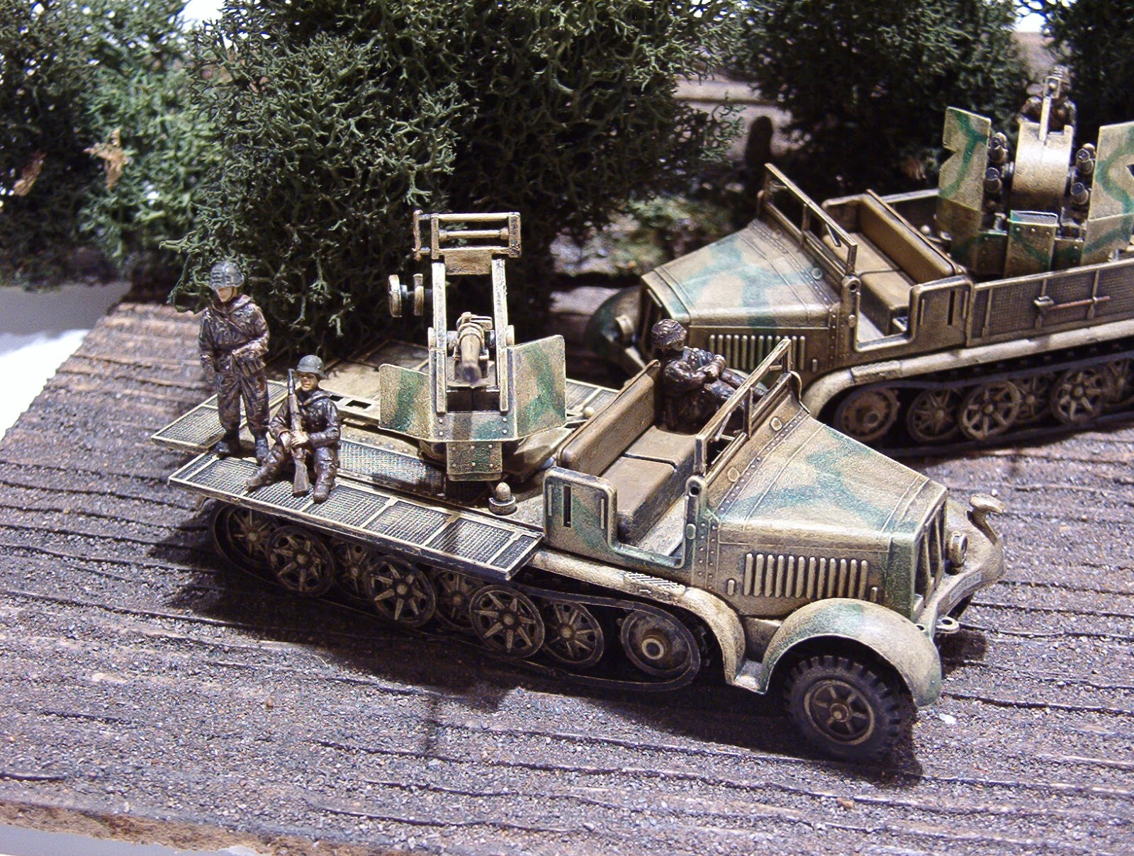oneseventytwoscale.com: Hasegawa 8-Ton Half-Track 20mm Quad & 37mm AA Guns