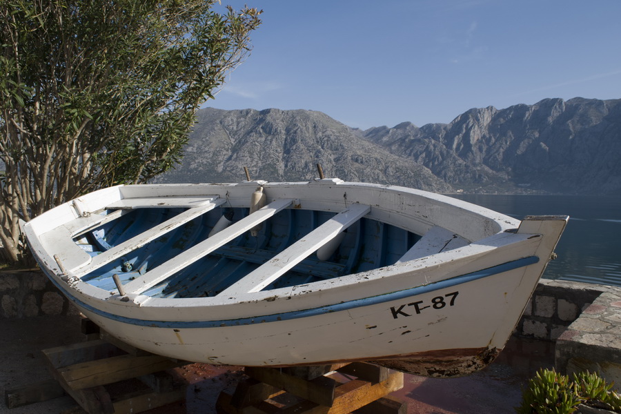 Drvene barke: II Restauracija stare drvene barke modernom tehnologijom.