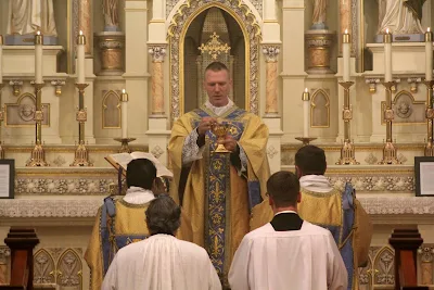 New Liturgical Movement: Photos of a New Priest’s First Mass