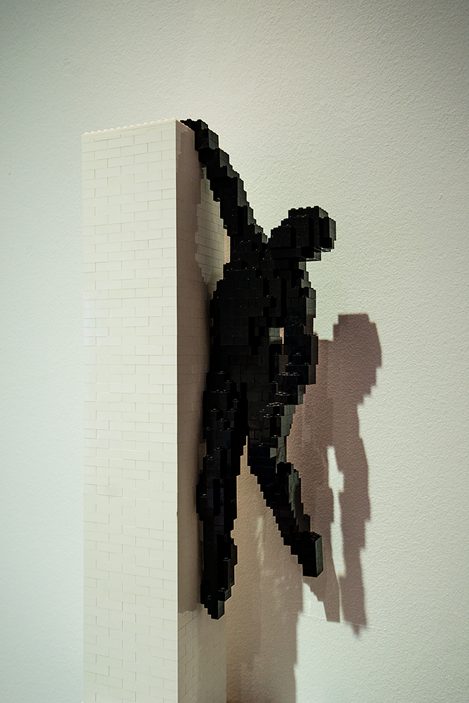 งานแสดงศิลปะรูปปั้นตัวต่อ Lego ที่ ArtScience Singapore Museum โดย ...