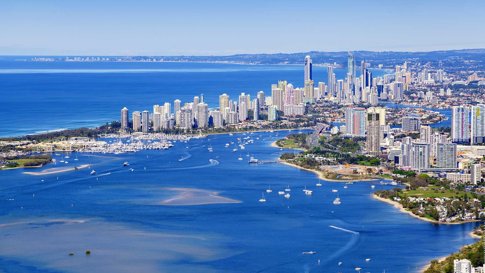 Traveleze: 2 Buzzing Reasons to Visit the Mesmerizing Gold Coast