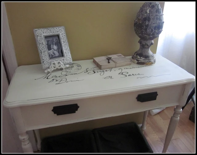 How to Decorate a Postcard Table