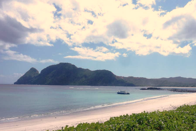 Hidden Paradise on the Coast of West Sumbawa Maluk - Indonesia Journey