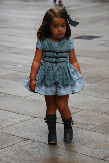 Ana Pompones,La Tienda: HOY...HACE UN AÑO,¿LO CELEBRAMOS?