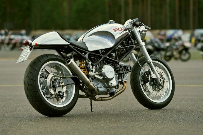 Racing Cafè: Ducati Monster "Cafè Racer"