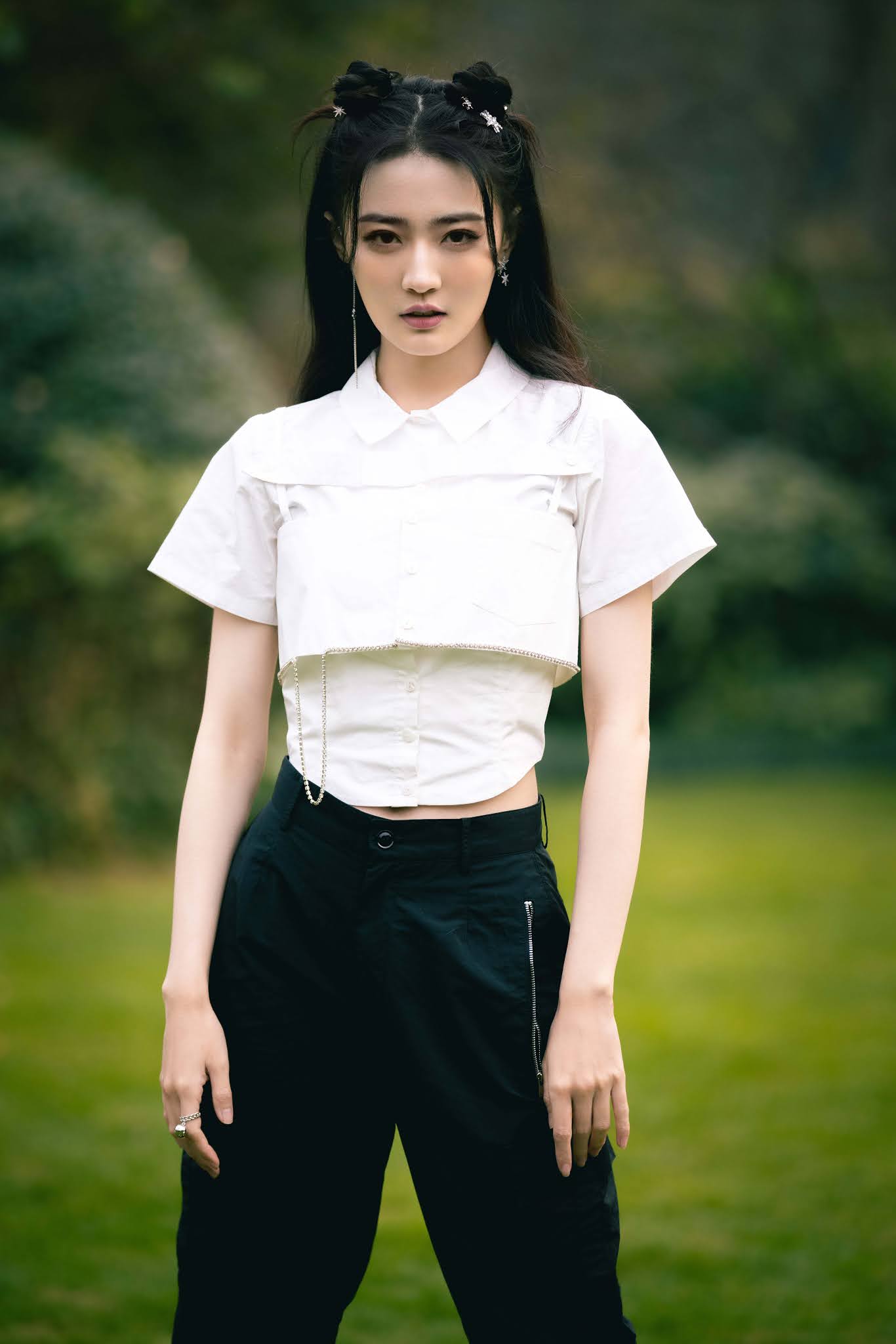 China Entertainment News: Xu Lu poses for photo shoot