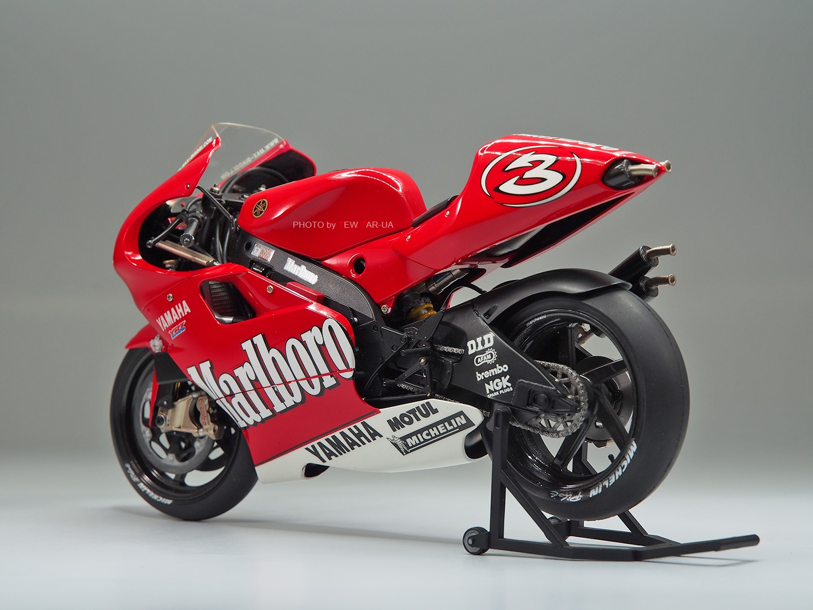 Racing Scale Models: Yamaha YZR 500 M.Biaggi 2001 by Tt scale model