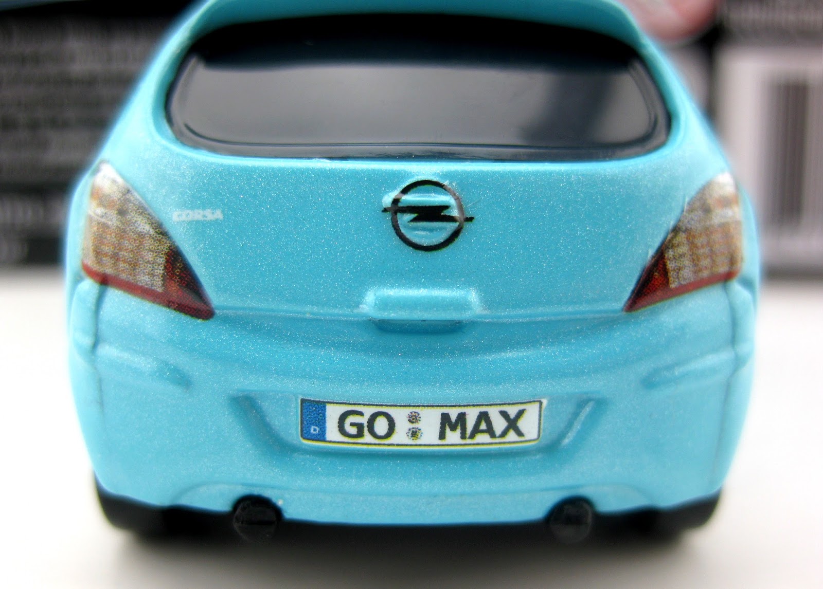 Dan the Pixar Fan: Cars 2: Alloy Hemberger