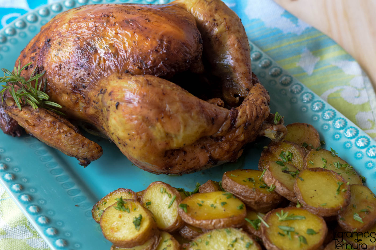 Frango do Campo com Manteiga de Alho e Ervas Aromáticas | 7gramas de ...