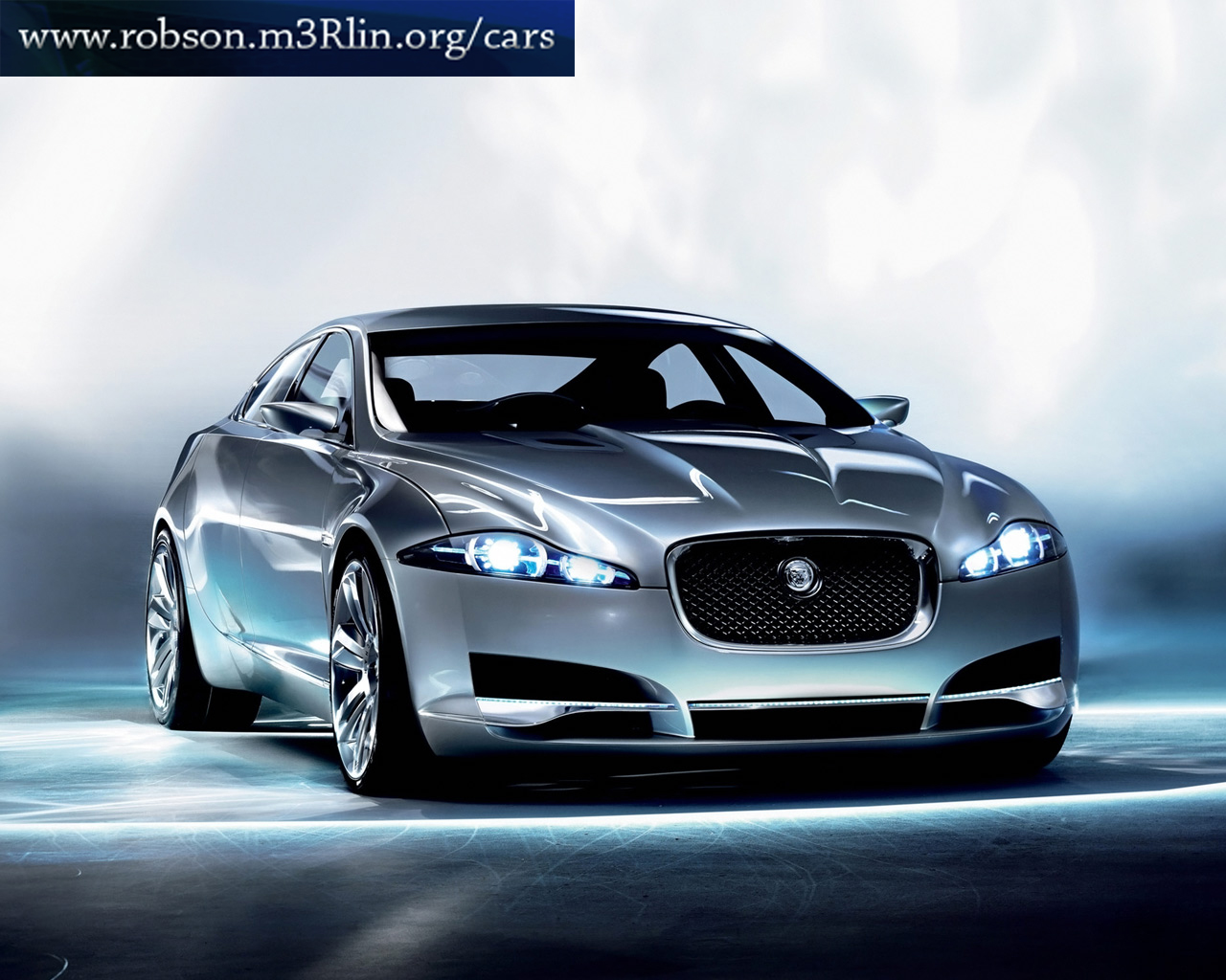 First Jaguar and Land Rover showroom opens in INDIA ~ the savant club...!!!