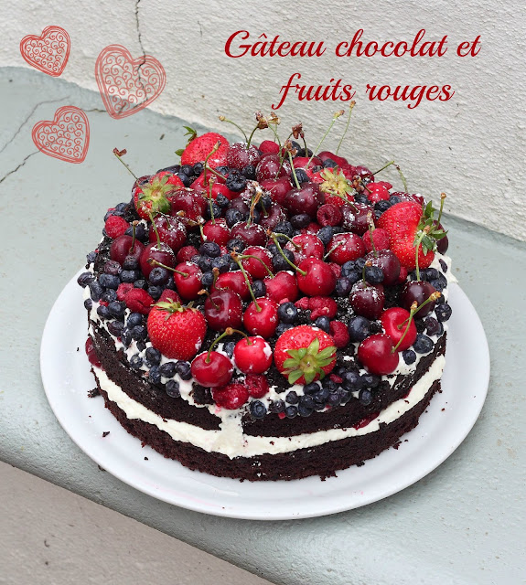 Gâteau au chocolat et fruits rouges