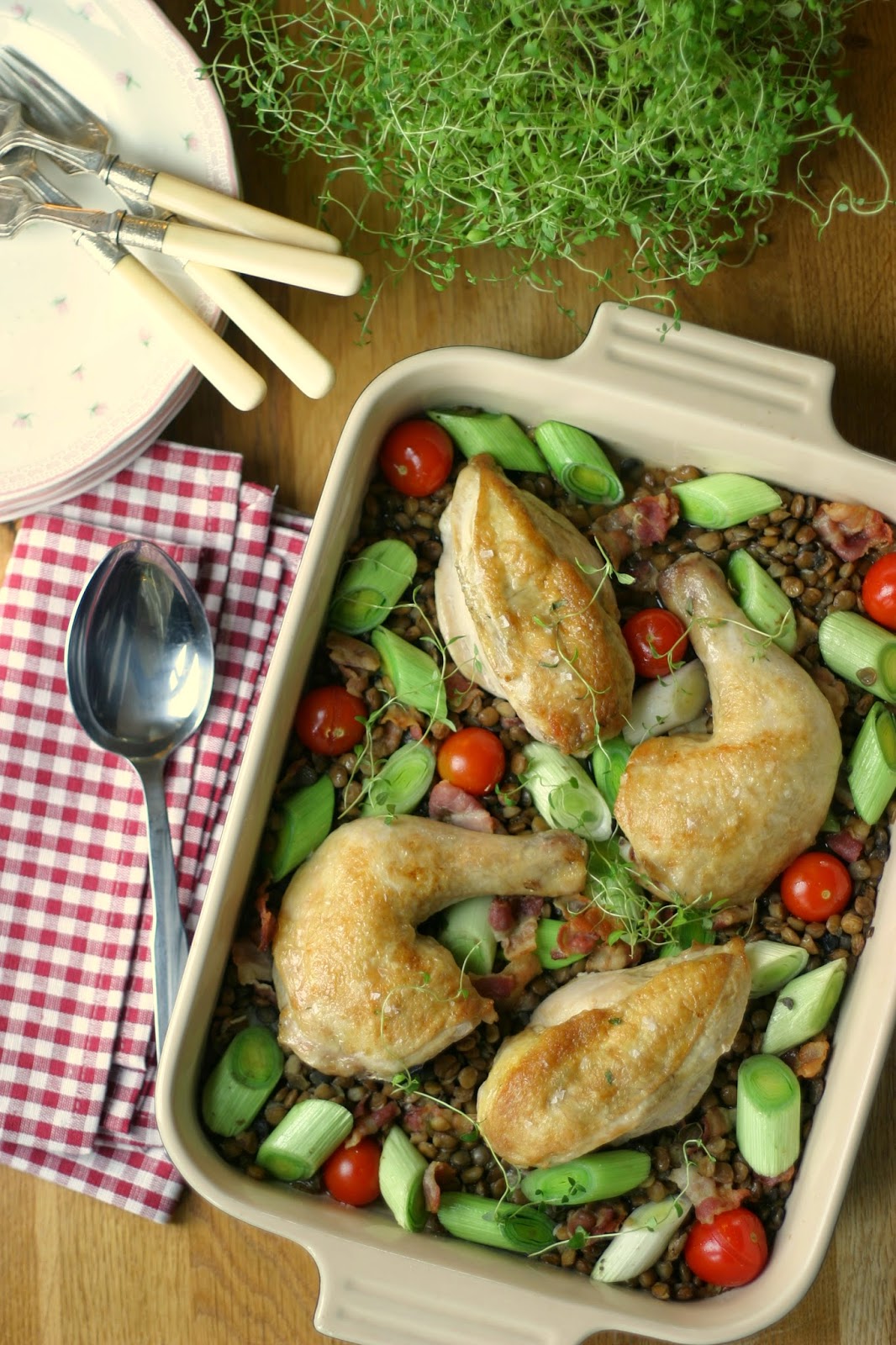 Marias Salt og Søtt: Ovnsbakt kylling med linser og tomat