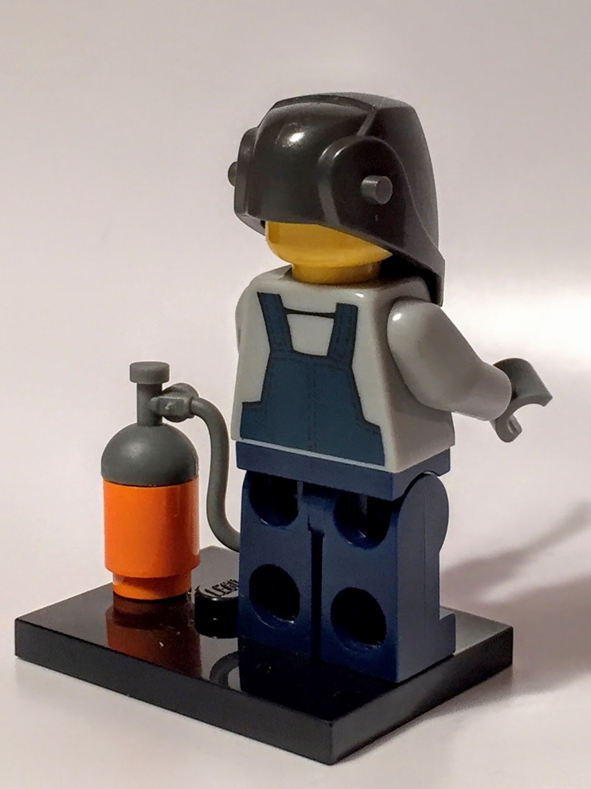 Lego Minifigure pictures: Lego Series 11 Minifigure The Welder