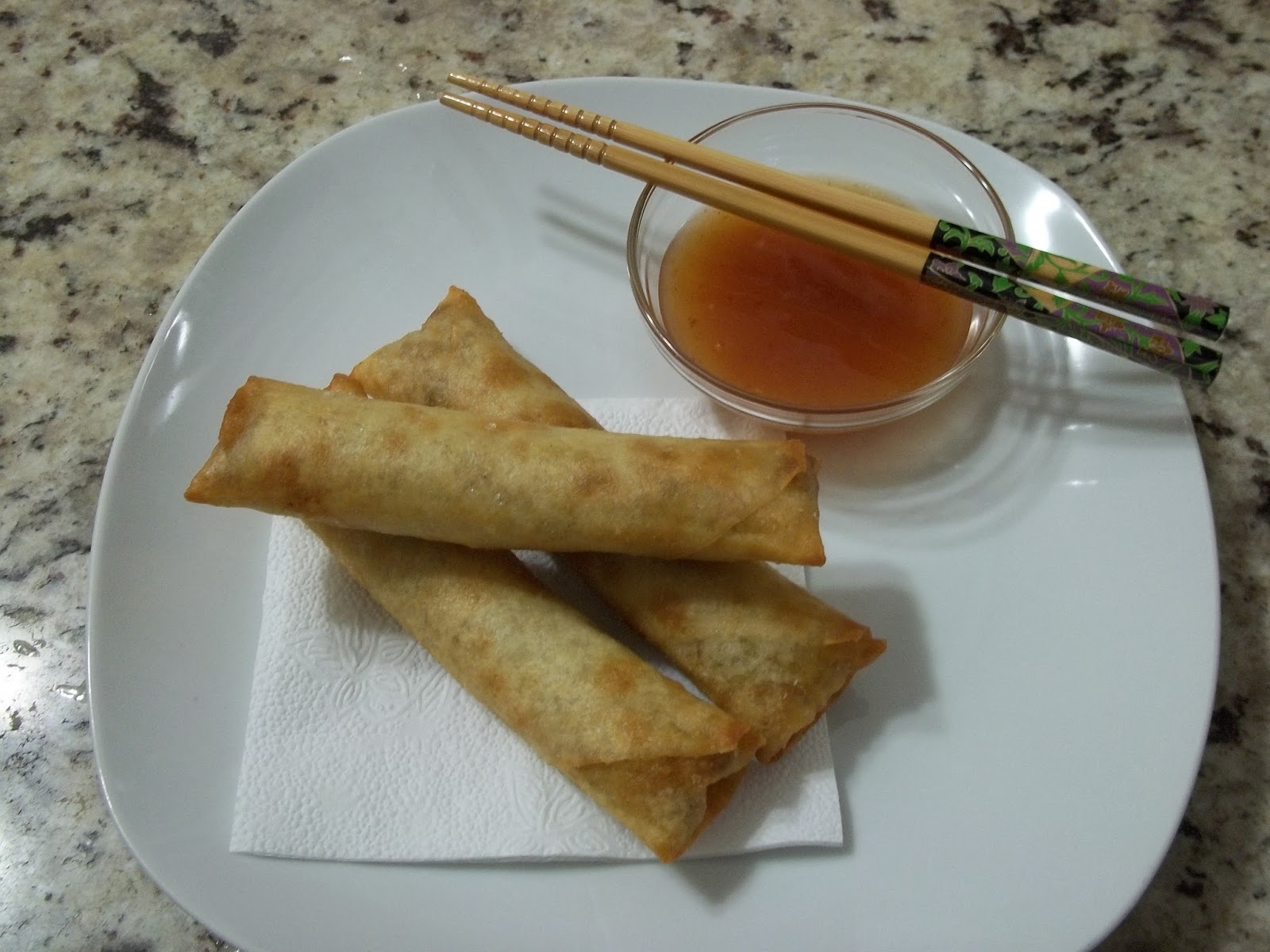 Harumaki (Rolinho Primavera) e molho agridoce