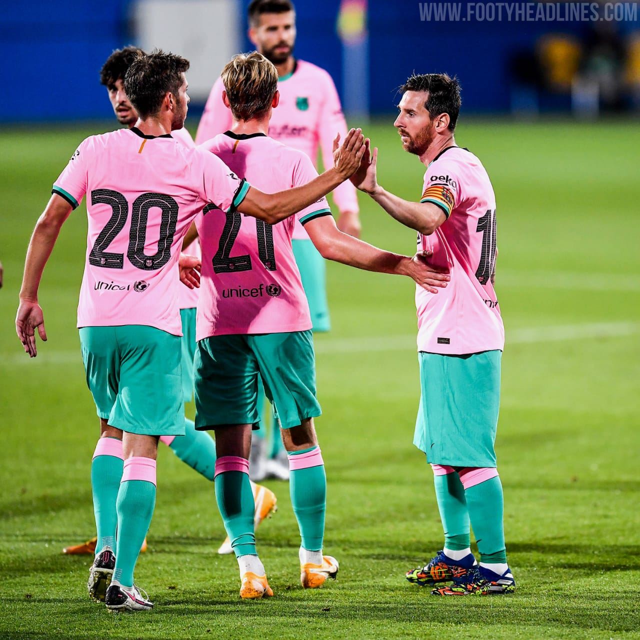 Lionel Messi Wears Super Large Kit - Footy Headlines