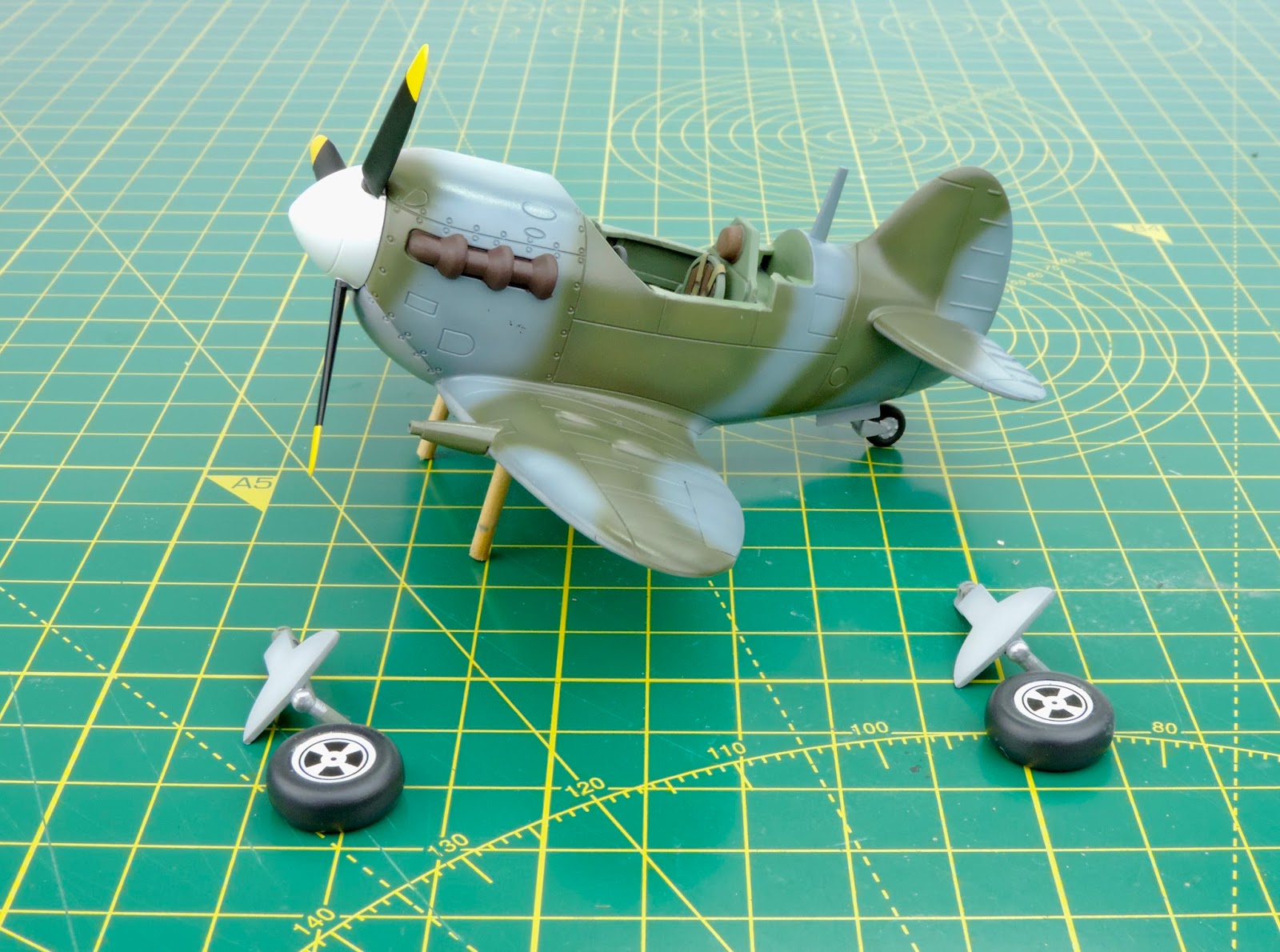 Pete's Model World : Spitfire Egg Plane