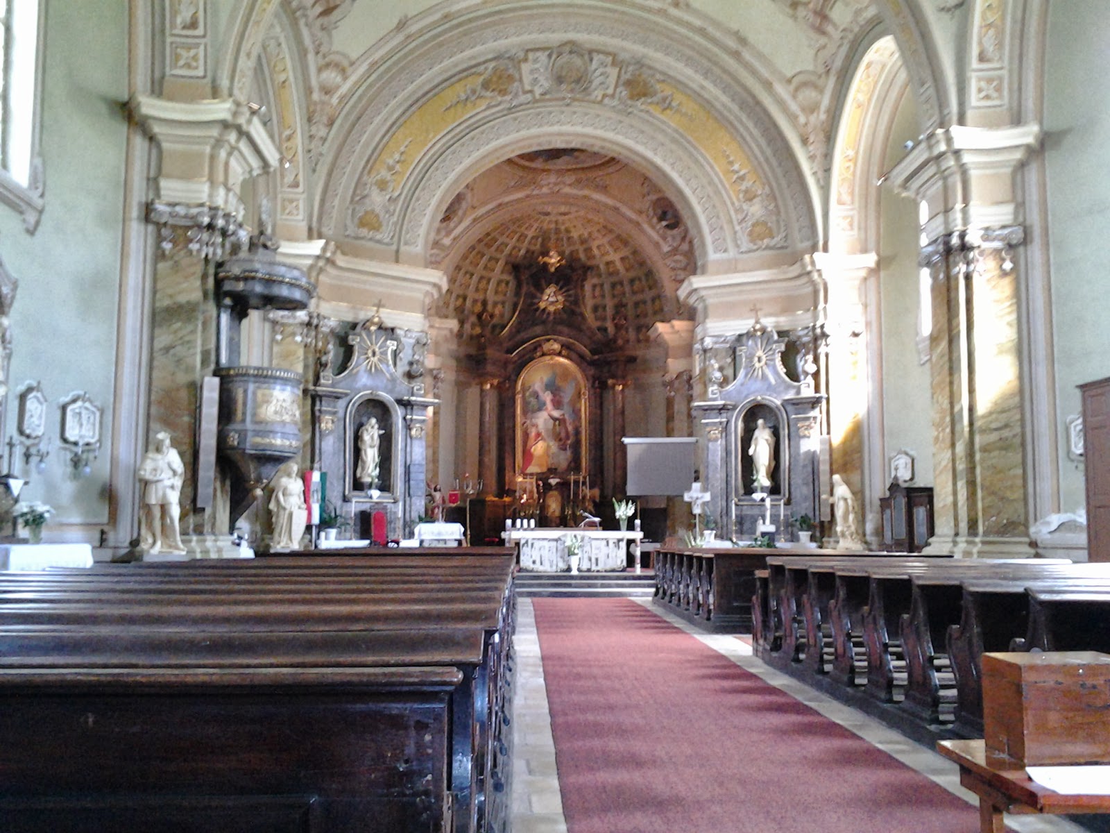 Abony: Abonyi Református és Katolikus templom belülről.